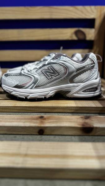 Lacet Rouge Vente De Sneakers Paris Magasin De Chaussures Baskets lacet-rouge-vente-de-sneakers-paris-magasin-de-chaussures-baskets